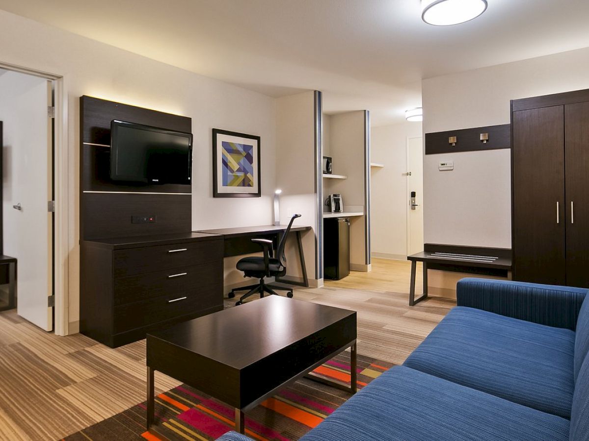 Everett Hotel Rooms - Holiday Inn Express & Suites Everett